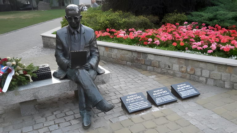 Marian Rejewski Statue